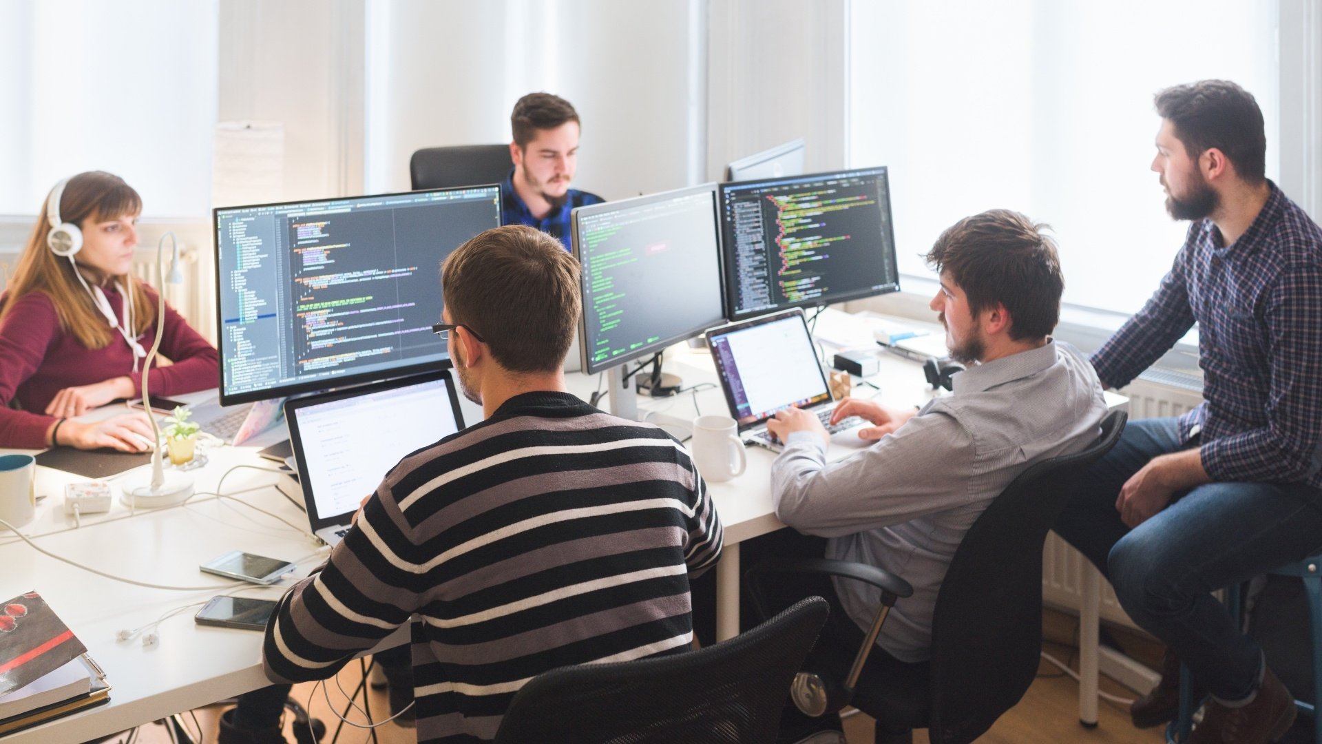 What is a software house and what role does it play in 2025? | Ekeria s ...